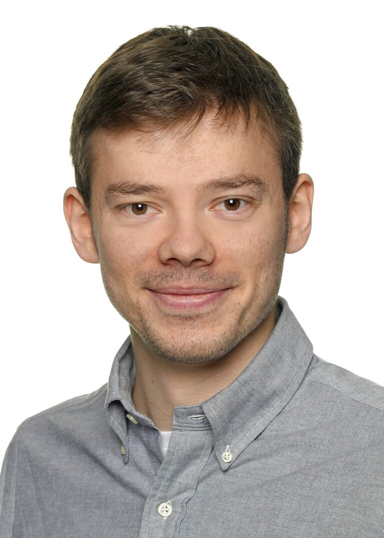 mirco kutas mirco kutas studied physics at the university of ...